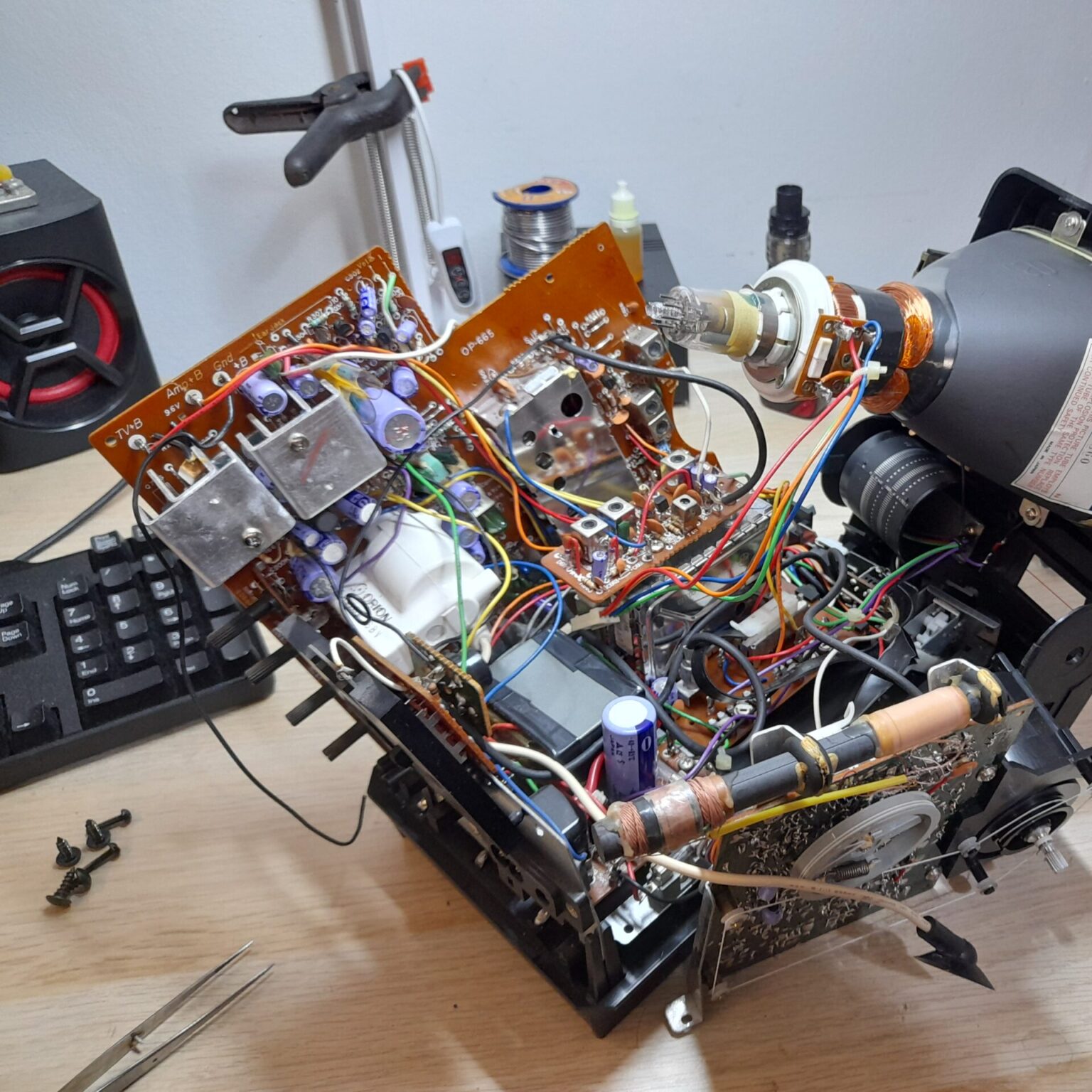 Electronics Repair, CRT TV, Retro Game Console, VHS, Old Computer