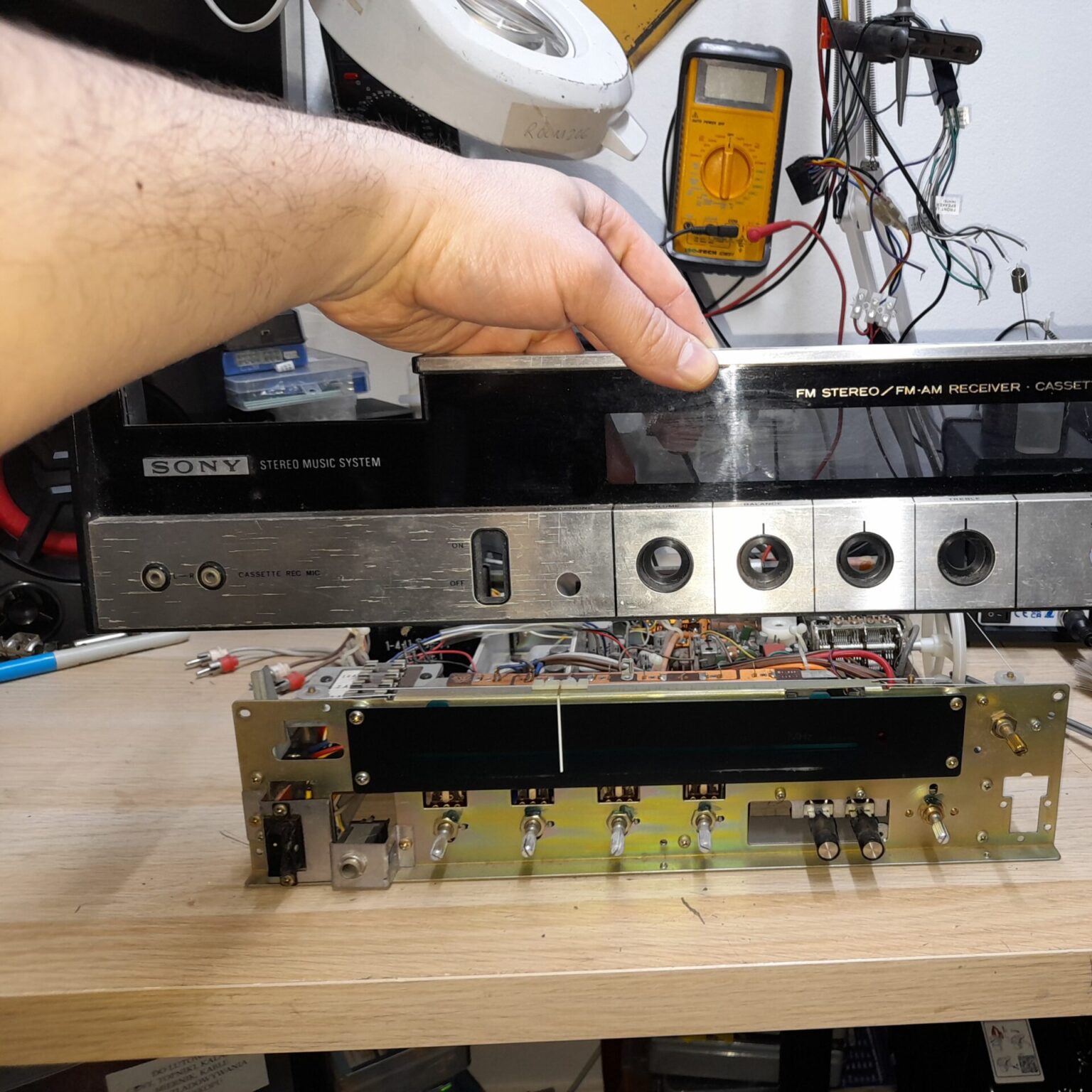 Electronics Repair, CRT TV, Retro Game Console, VHS, Old Computer